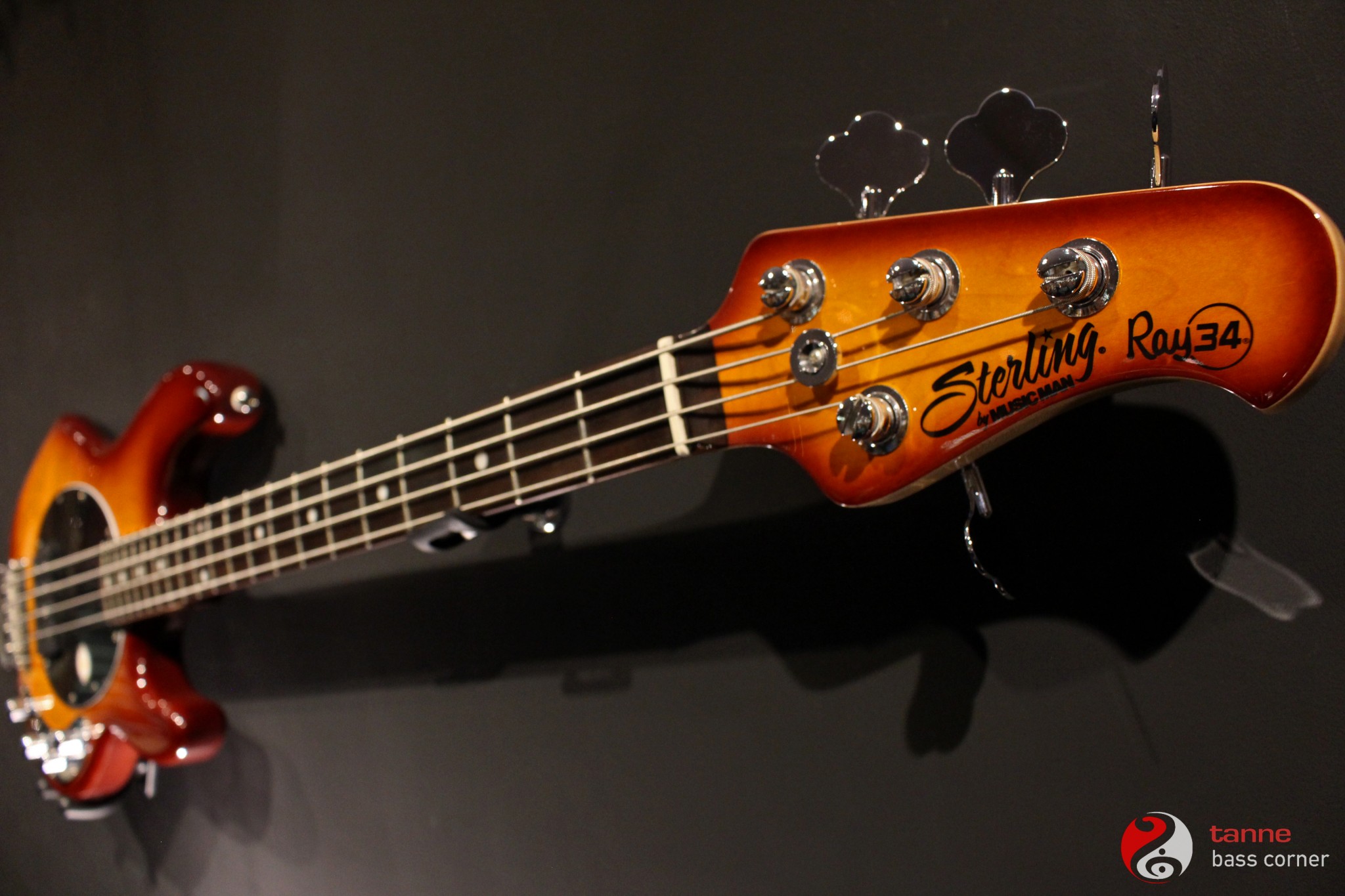 Sterling Ray 34 HB - Tanne Bass Corner